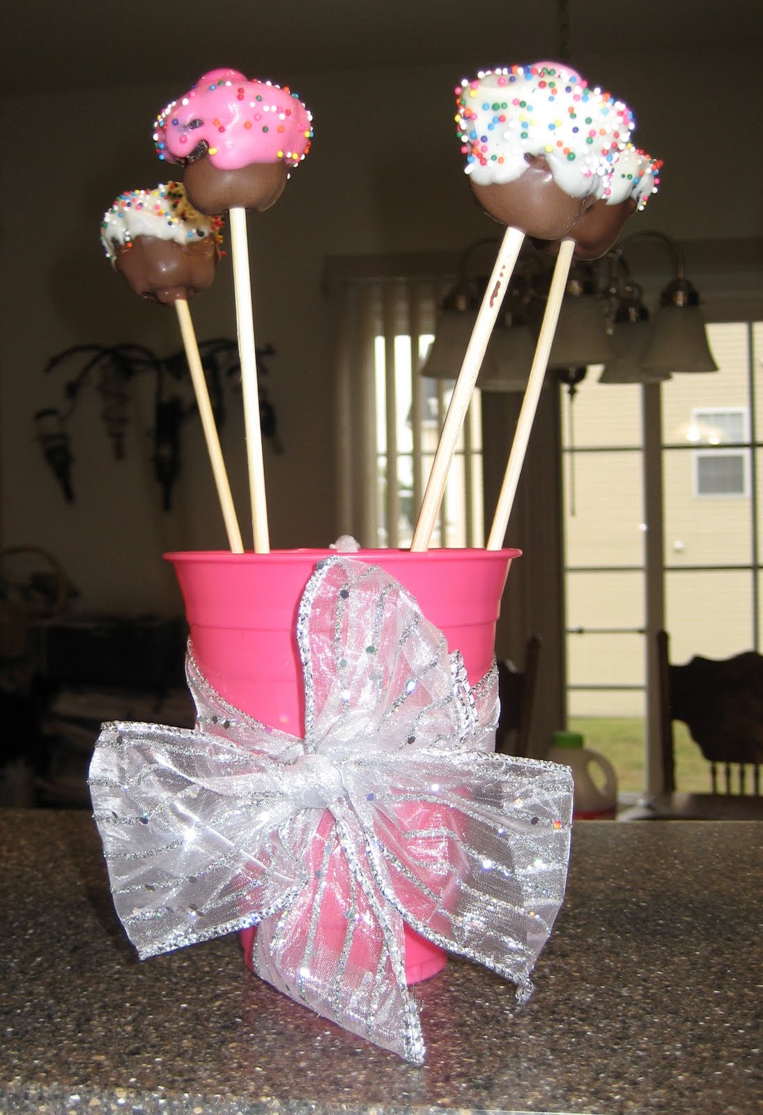 Dani's Delicious Designs: Rock Star Cupcakes & Pink cup of Cake Pops
