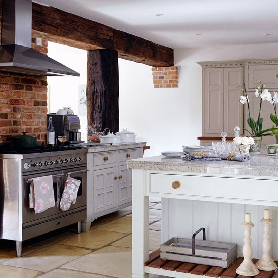 The Little White House On The Seaside: Full Kitchen