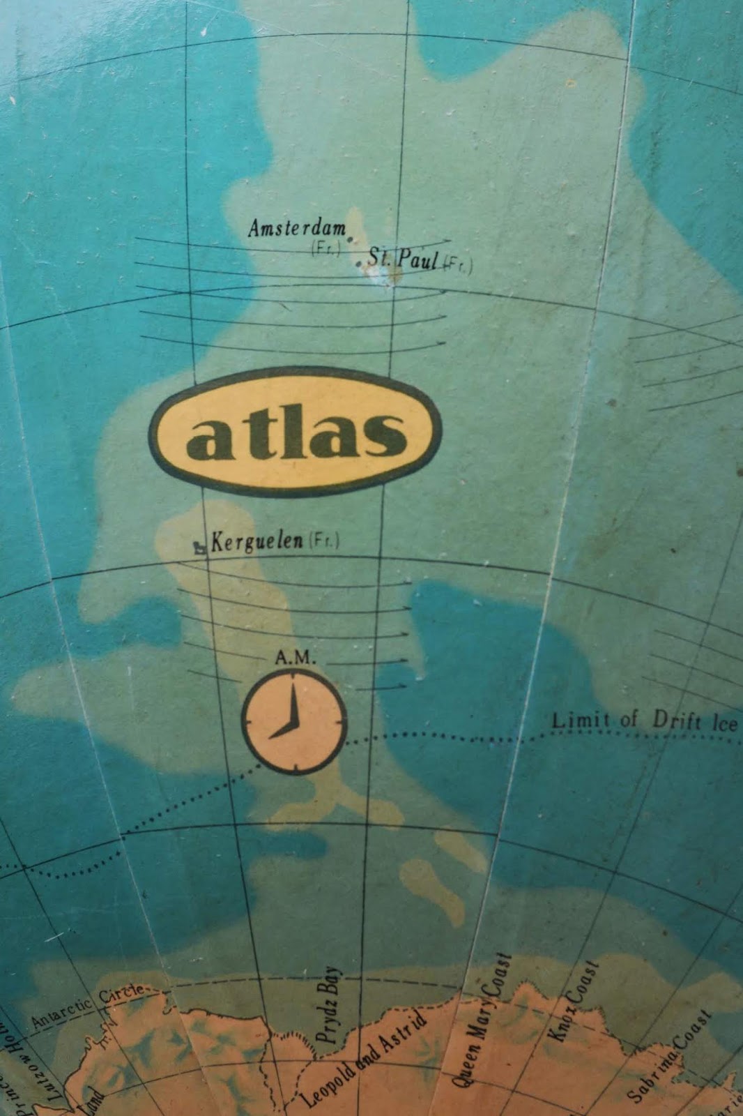Antik Curio Reklame Lama Vintage & Retro Djojosoepoko: Globe Merk "Atlas"