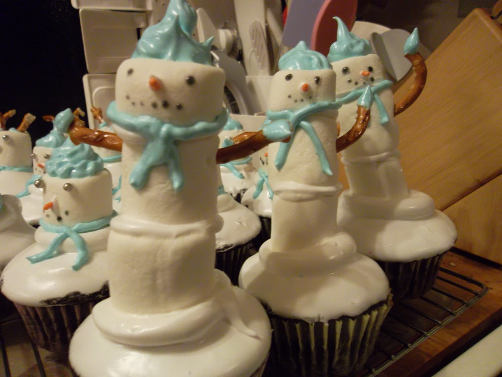 Crafty Quirky Cook: Snowman Cupcakes