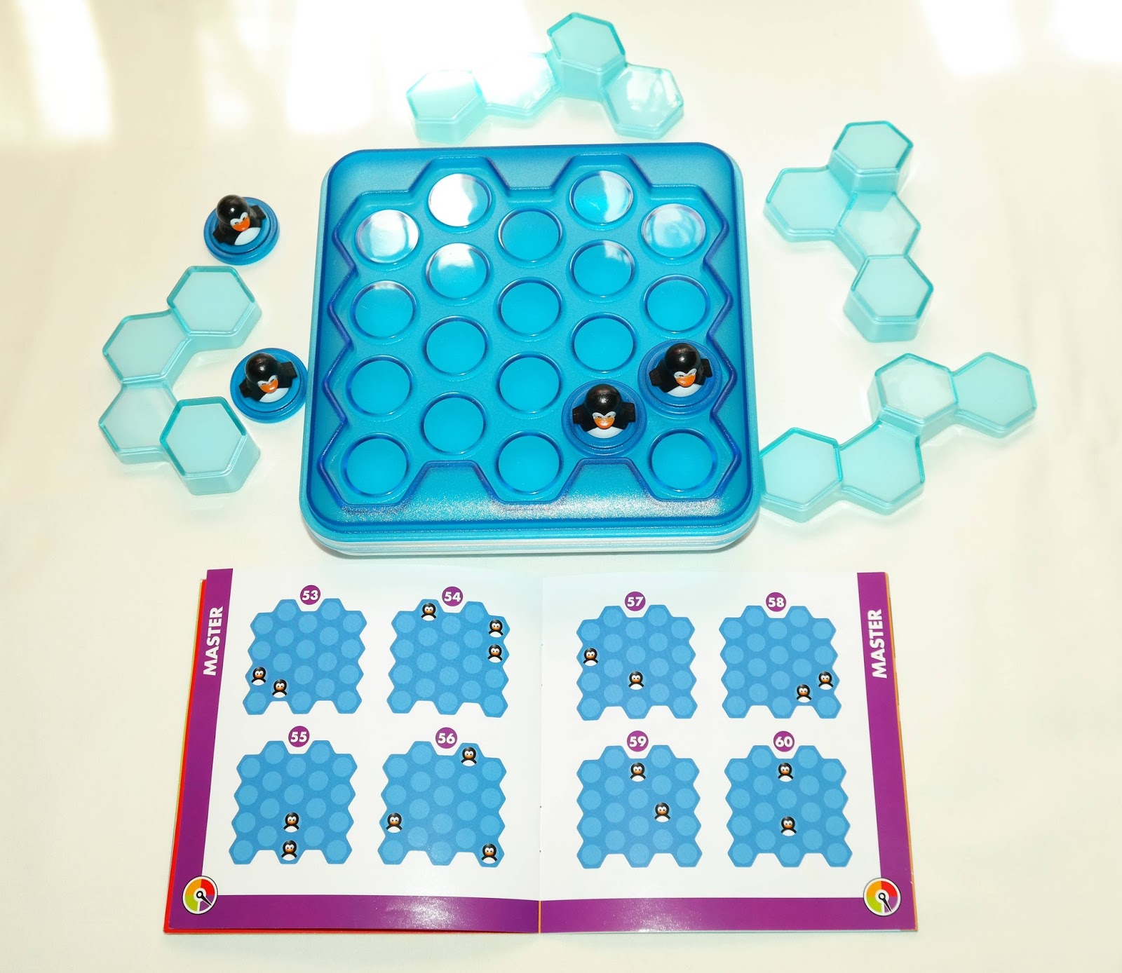 Gabriel Fernandes' Puzzle Collection: Penguins Pool Party