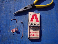 Material Girls Quilts: Mouse trap clip tutorial