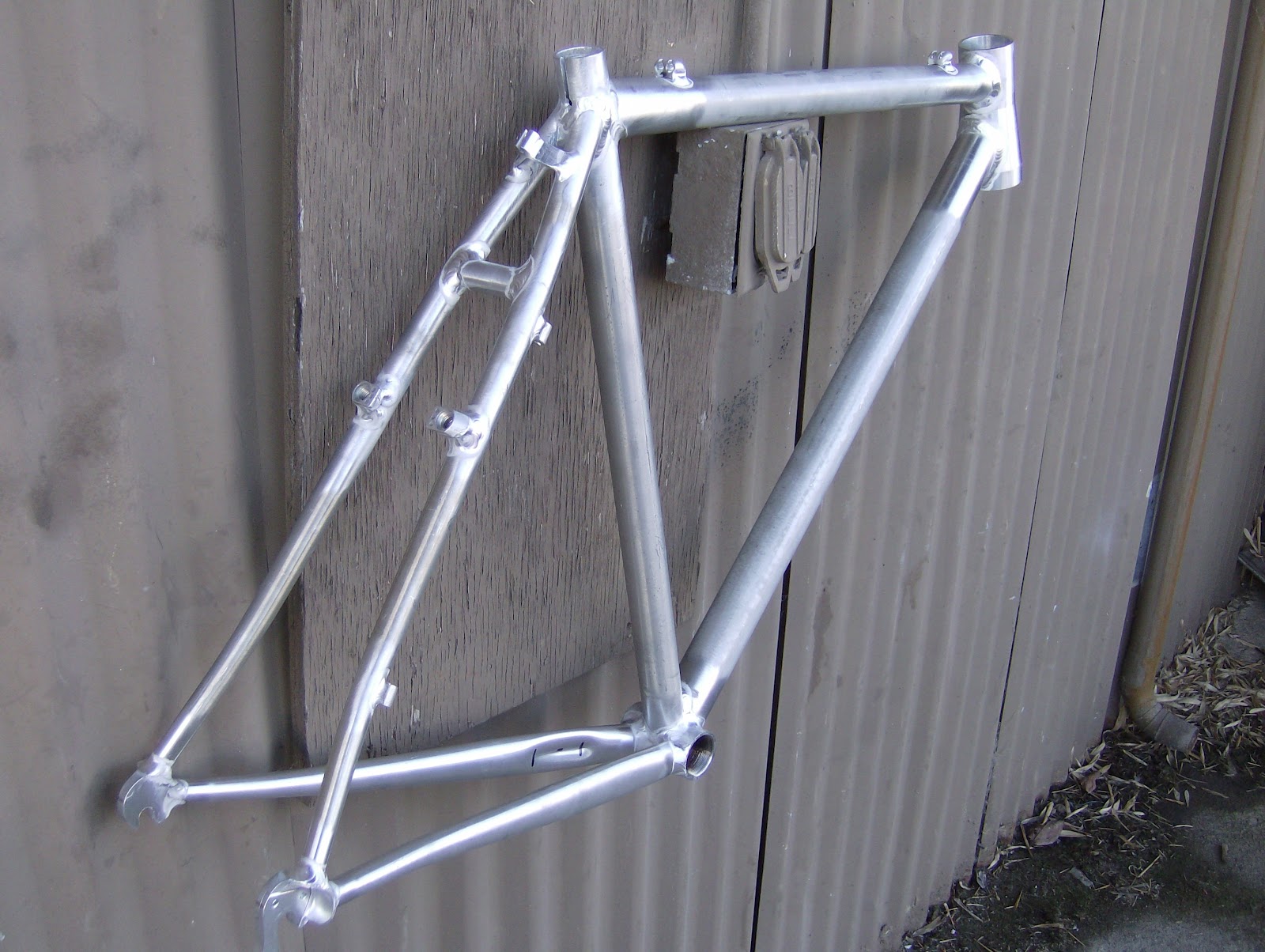 what's up in Santa Cruz: Two big-headed aluminum 'cross frames