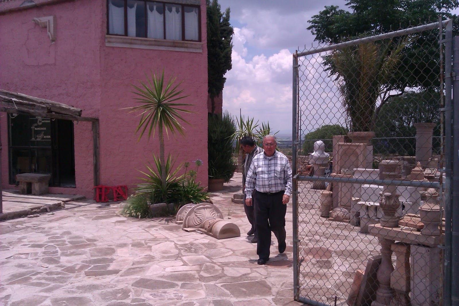 Historia de la Diócesis de Zacatecas. : Plazuela y monumento a Fr ...