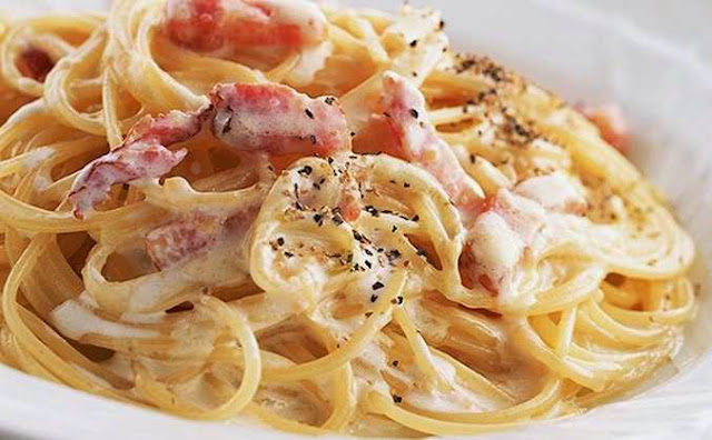 RETEA SIMPLA PASTE CARBONARA CU BACON SI PARMIGIANO REGGIANO