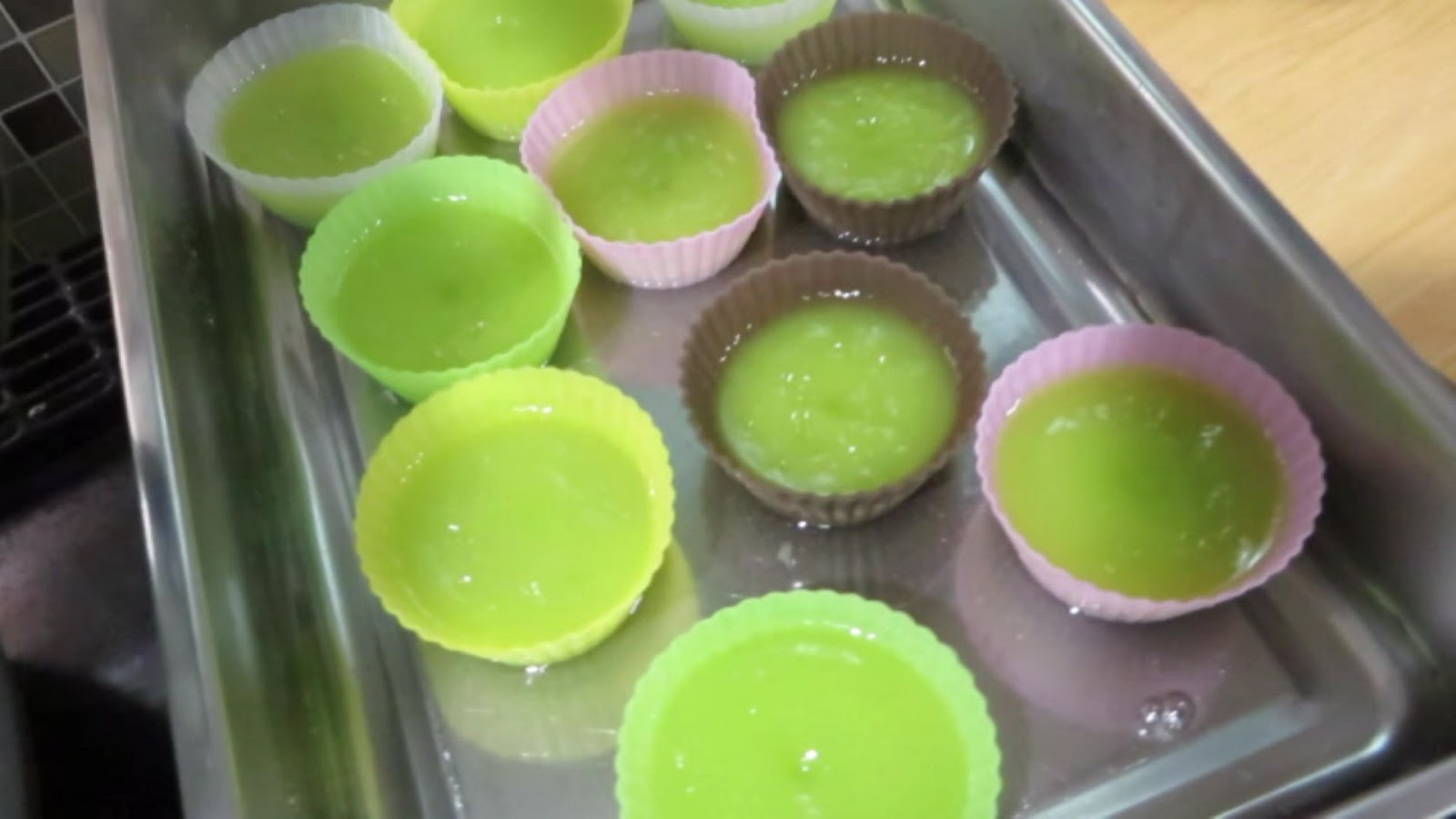 "Nette Cooking": "Pandan Kutsinta"