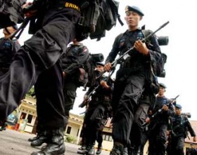 PENJAHAT EMPEROR'S: BRIGADE YESUS MEMBAKAR PERANG DI AMBON