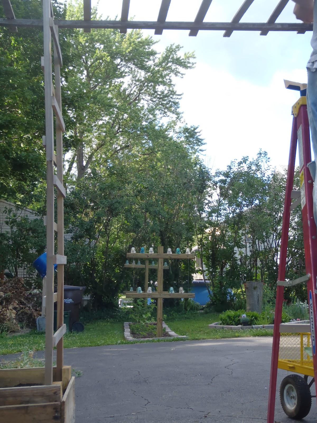 Creating With The J's: Pallet planters and trellis