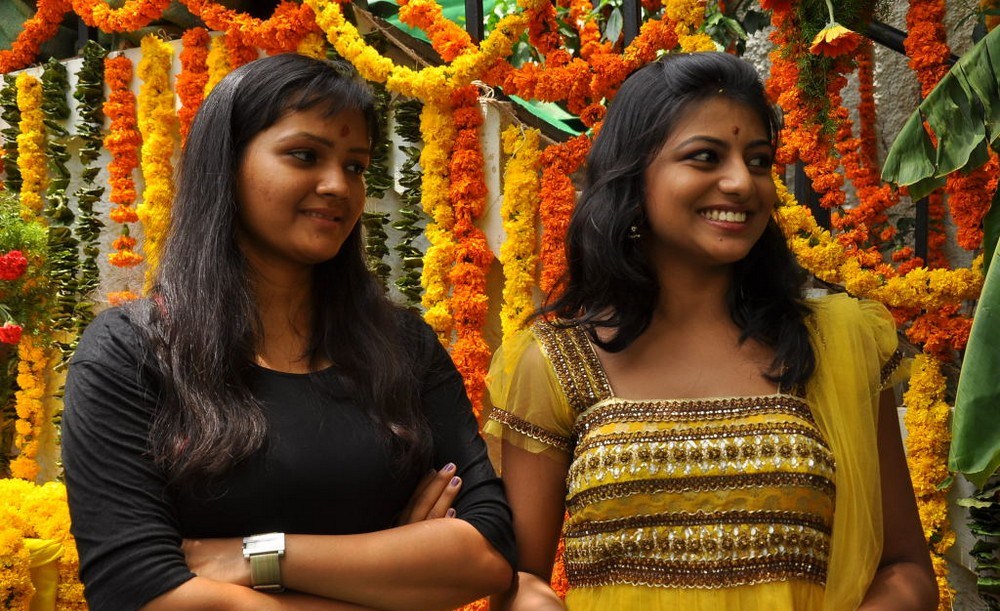 Bus Stop Movie Opening Stills - Hot PHOTOSHOOT Bollywood, Hollywood ...