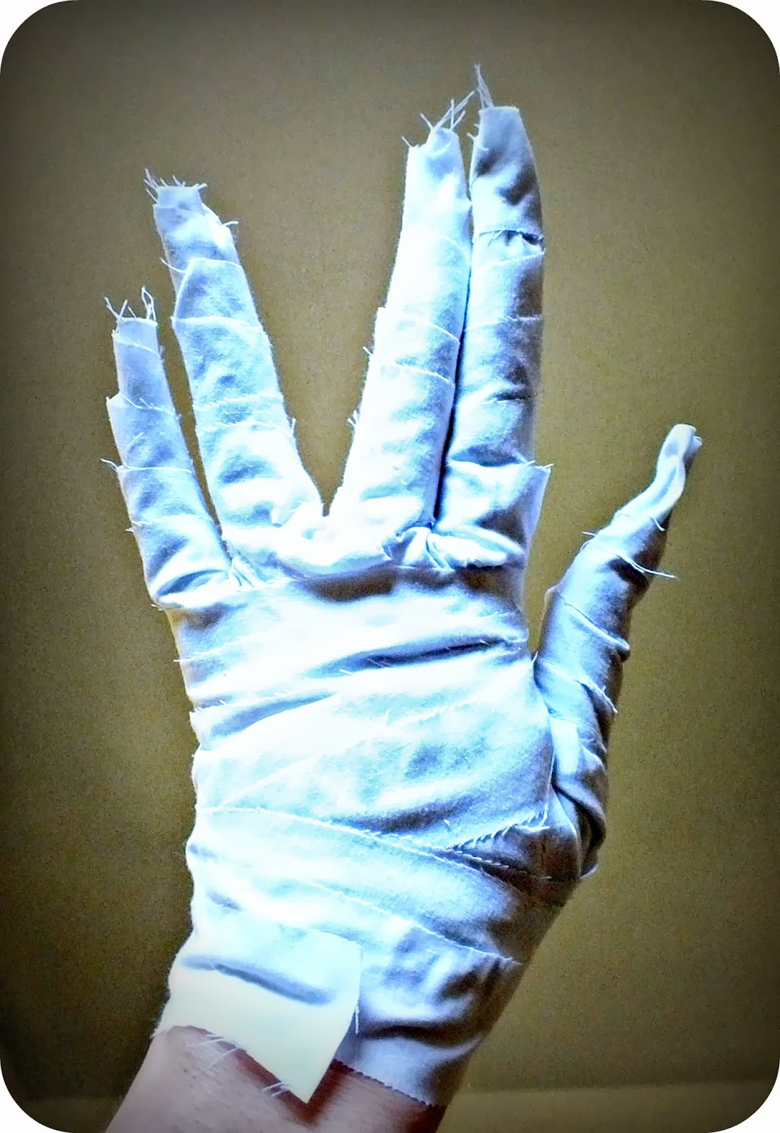 ...Make It With Me: Mummy Hand Tutorial