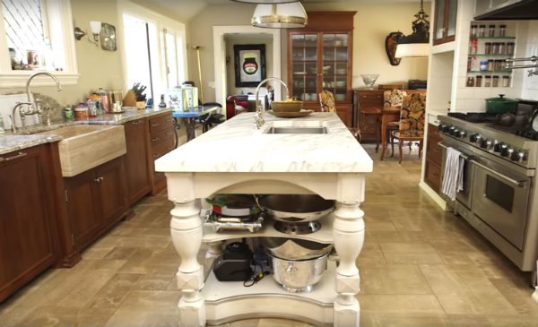 ciao! newport beach: dorinda's blue stone manor