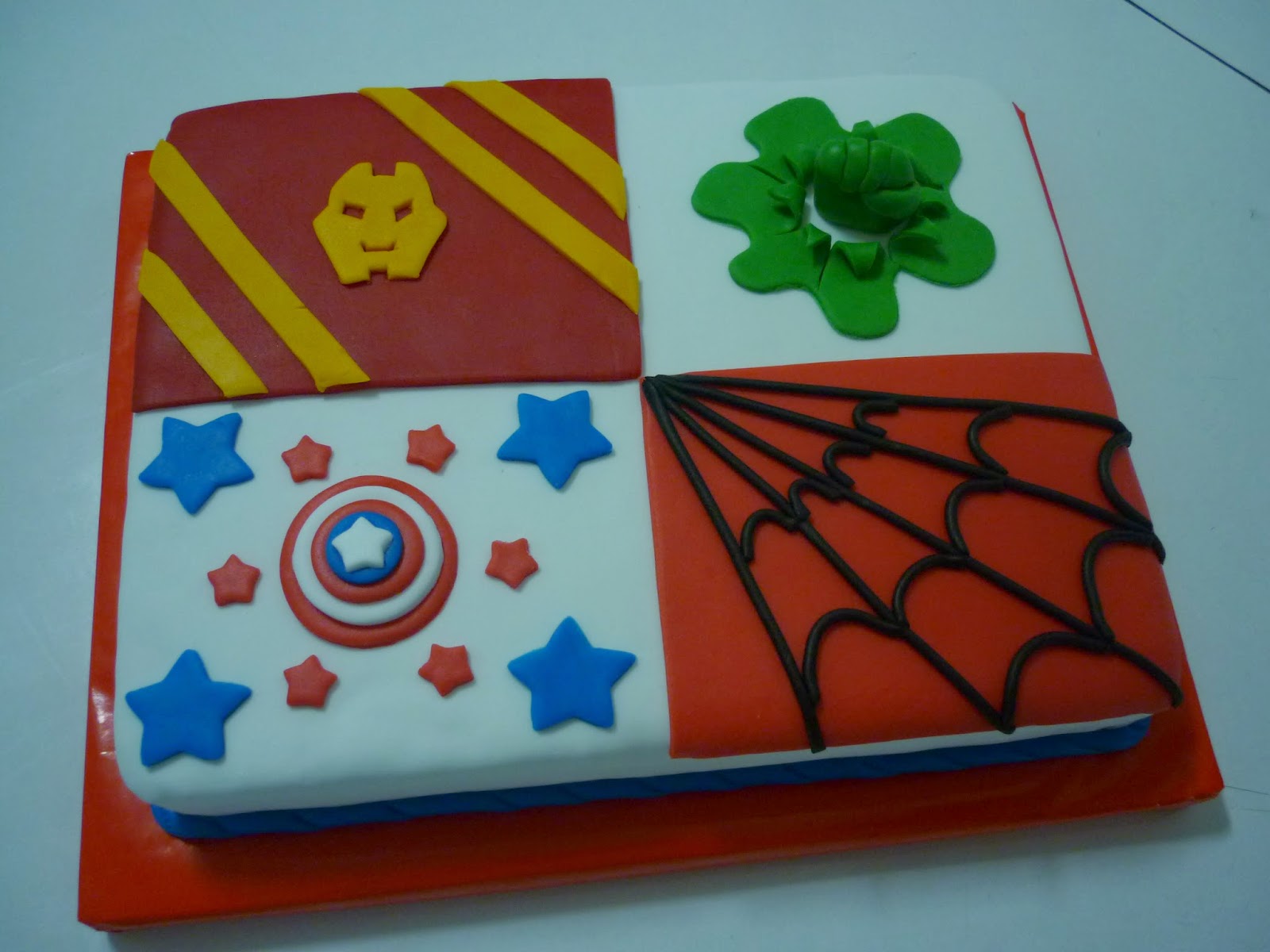 IdeiasDocinhas: Bolo Heróis da Marvel