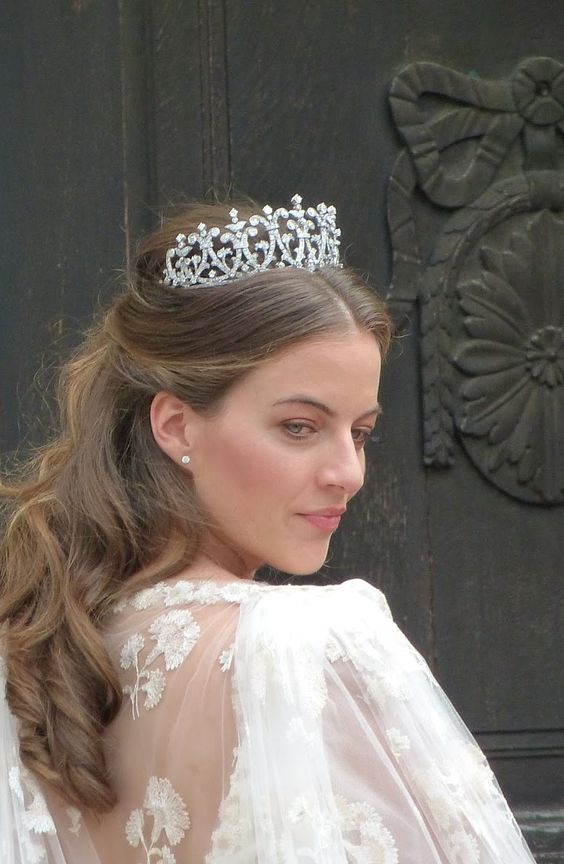 BRIDE CHIC: MODERN ROYALTY ROCKS THE TIARA
