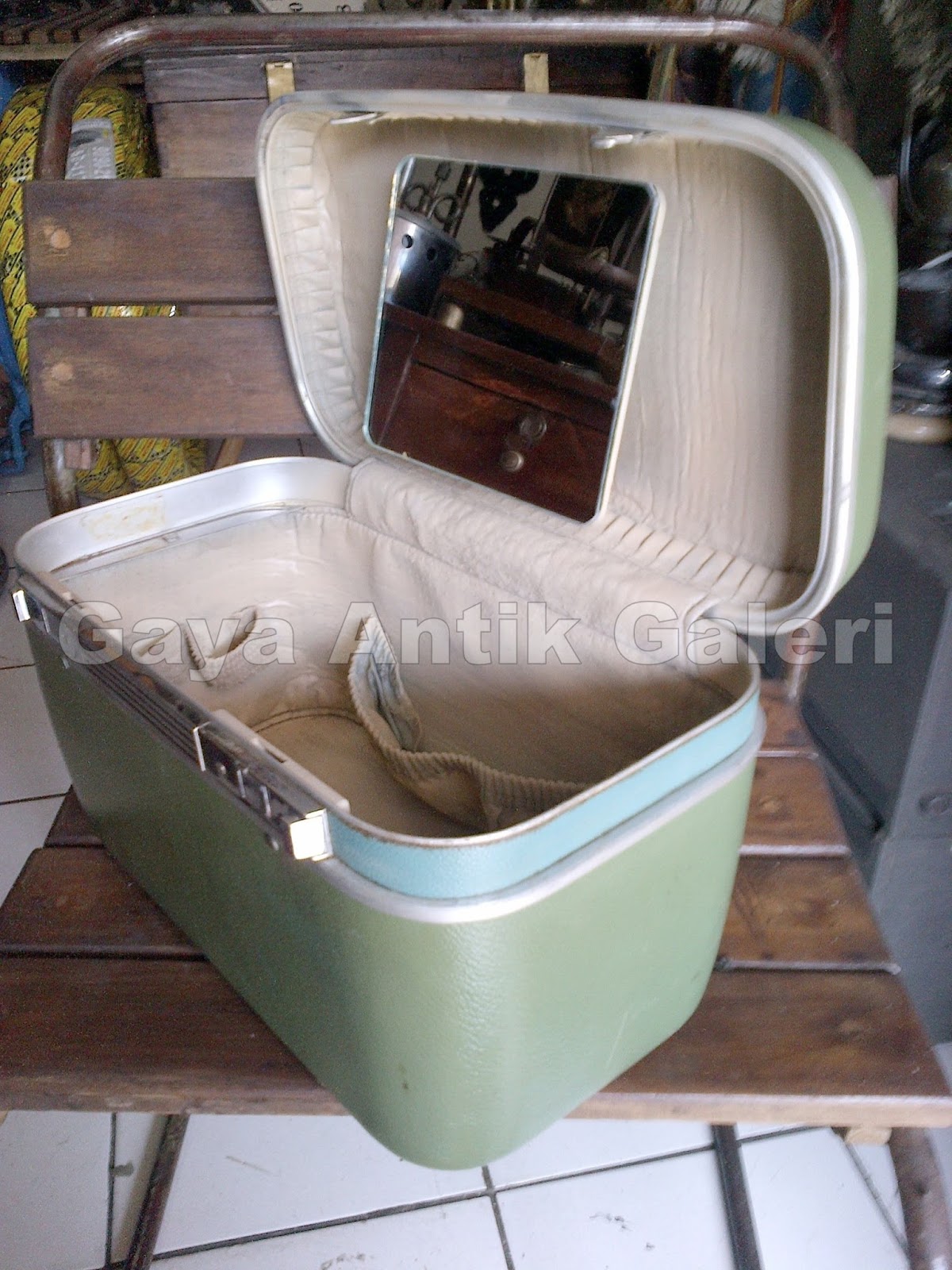 Gaya Antik Galeri : Beauty Case Jadul `Echolac`Hijau (TERJUAL / SOLD OUT)