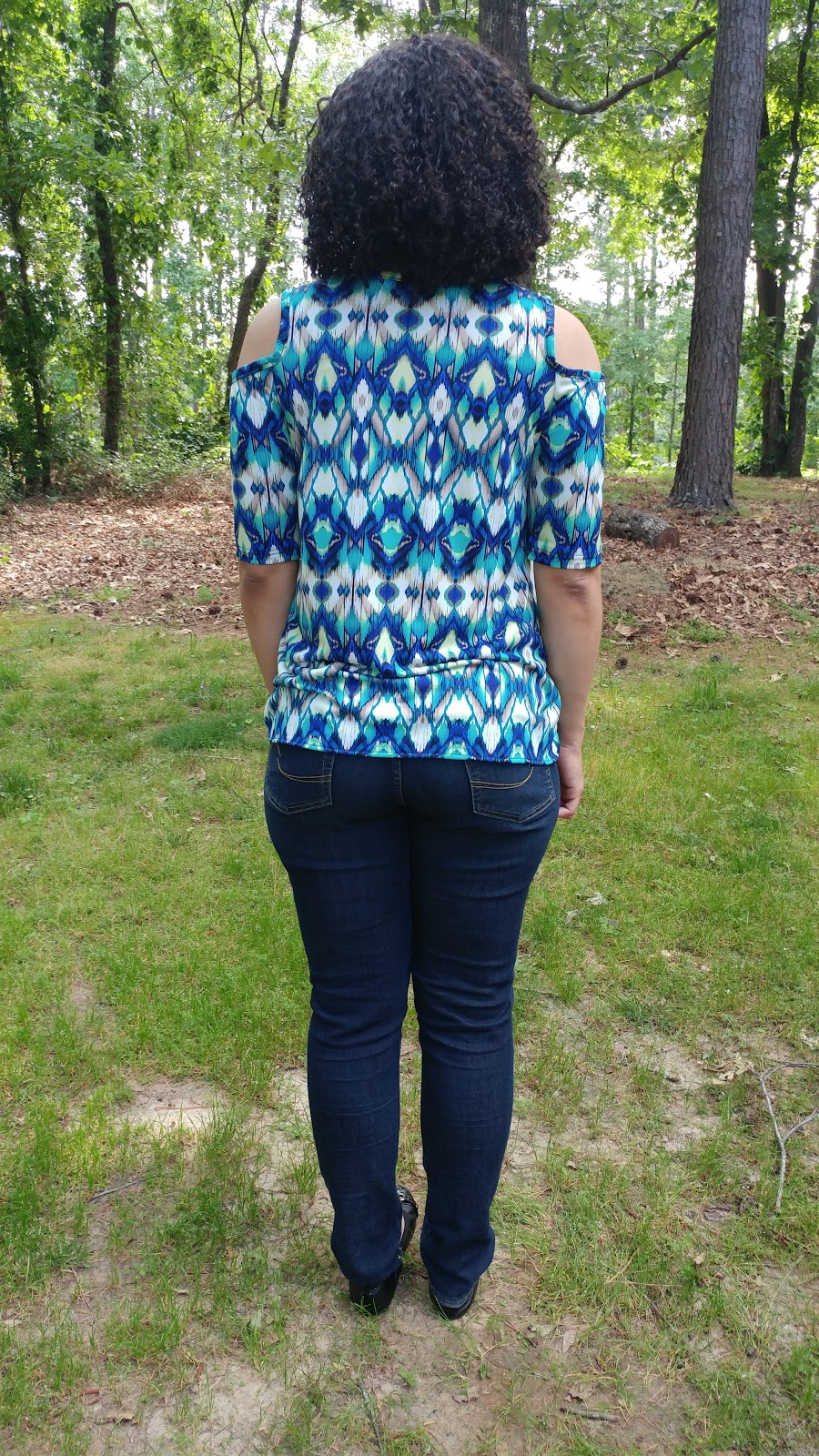 Sew Filled to the Brim: Sew the Trend: Simplicity 8337 Cold Shoulder Top