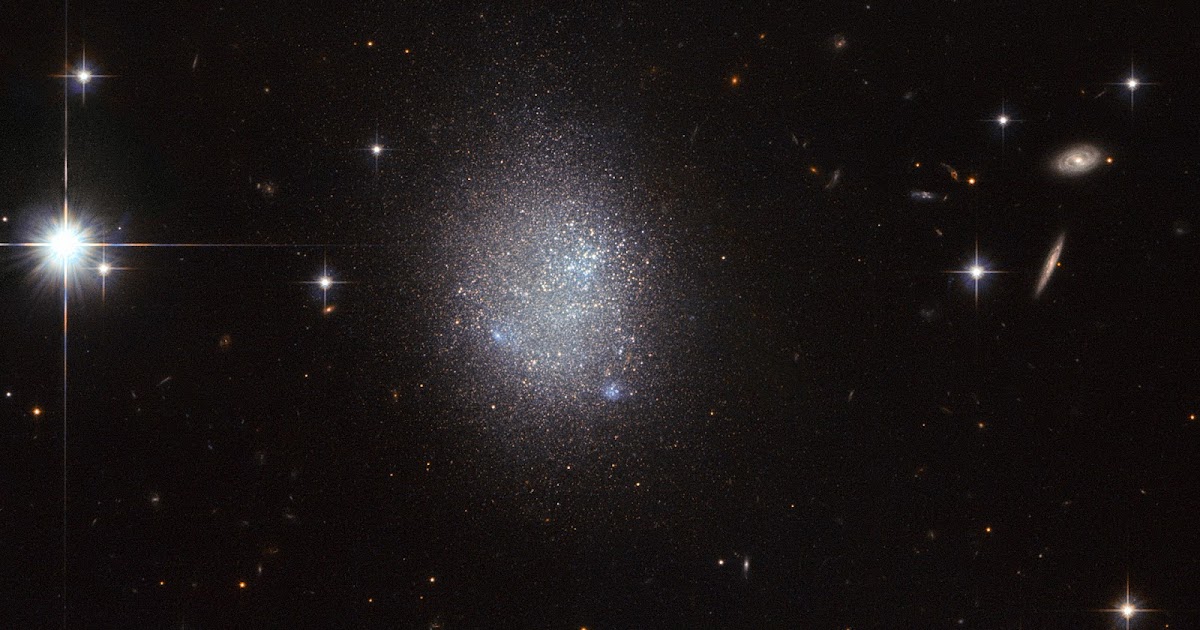 Galáxia anã compacta azul UGC 11411