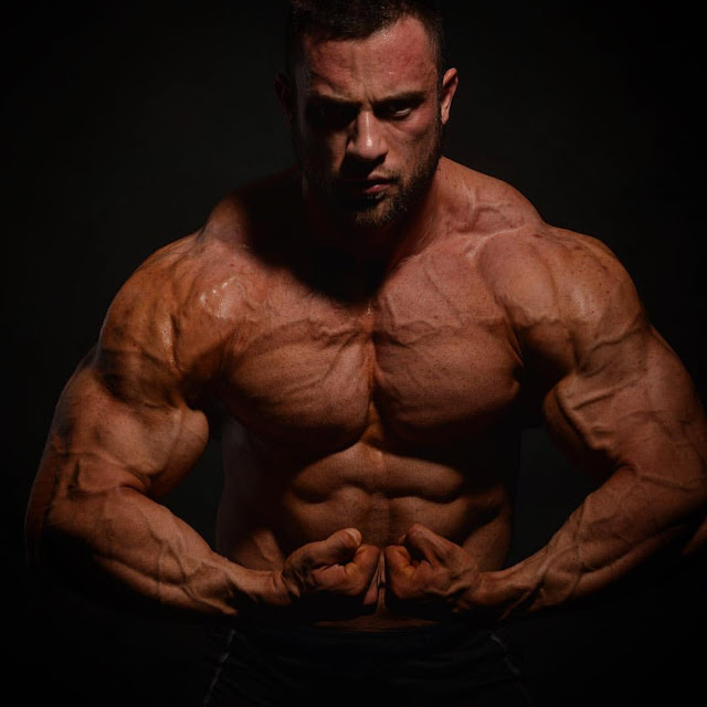 Muscle Lover: Russian Super-Heavyweight bodybuilder Alexey Kuznetsov