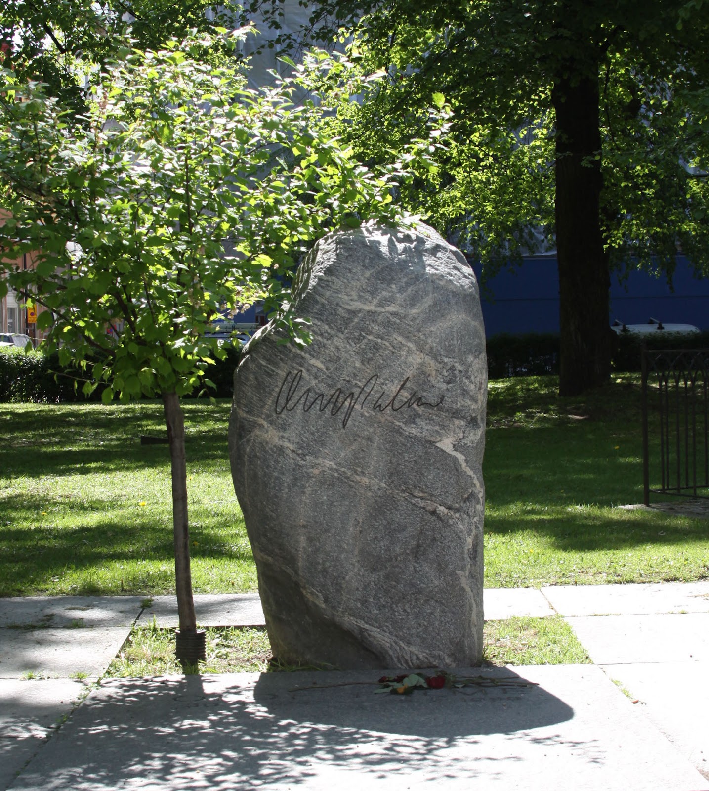 RadhusLiv - i och utanför radhuset...: Kyrkogårdar, upptäcksresande och ...