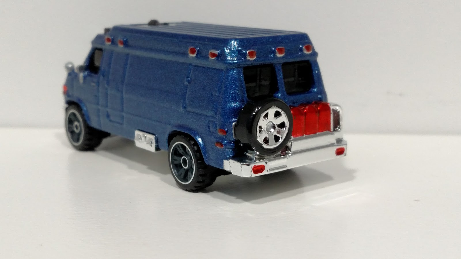 3inchDiecastBliss: Custom Matchbox 1995 Chevy Van