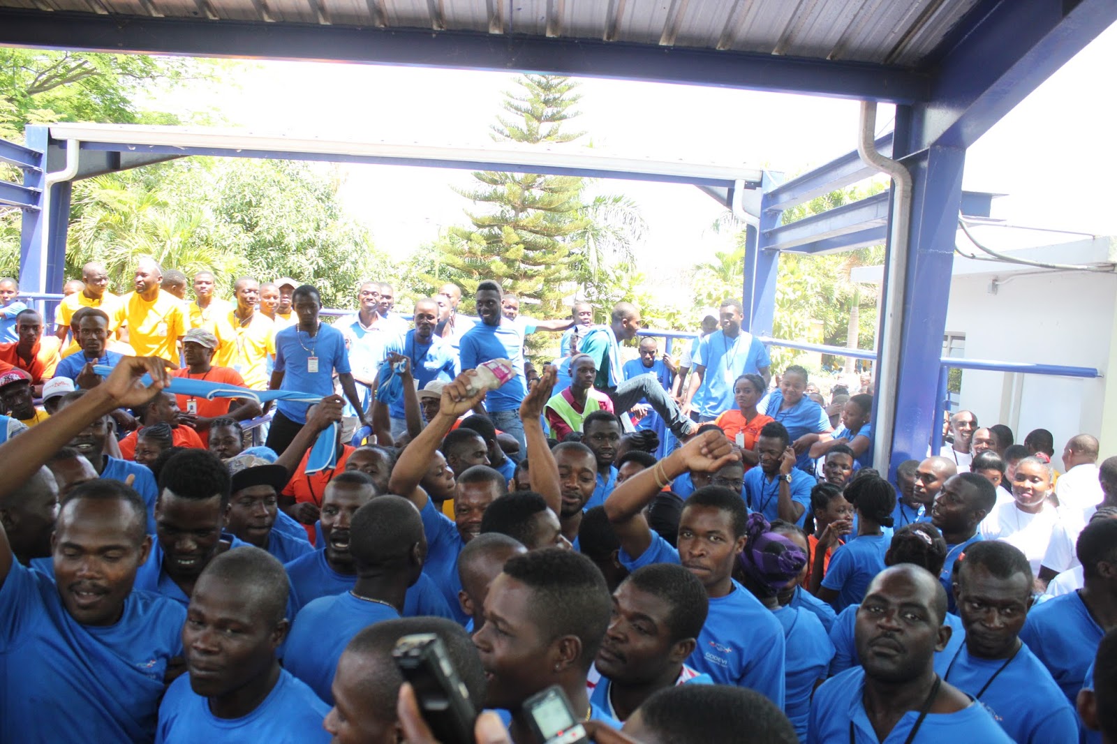 Nord-Est Info: Poursuite de la grève des ouvriers de la CODEVI