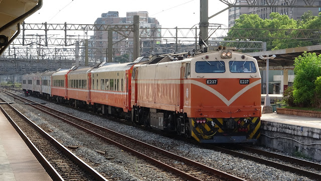 Blair's 鐵道攝影: E237電力機車 / TRA E237 Electric locomotive