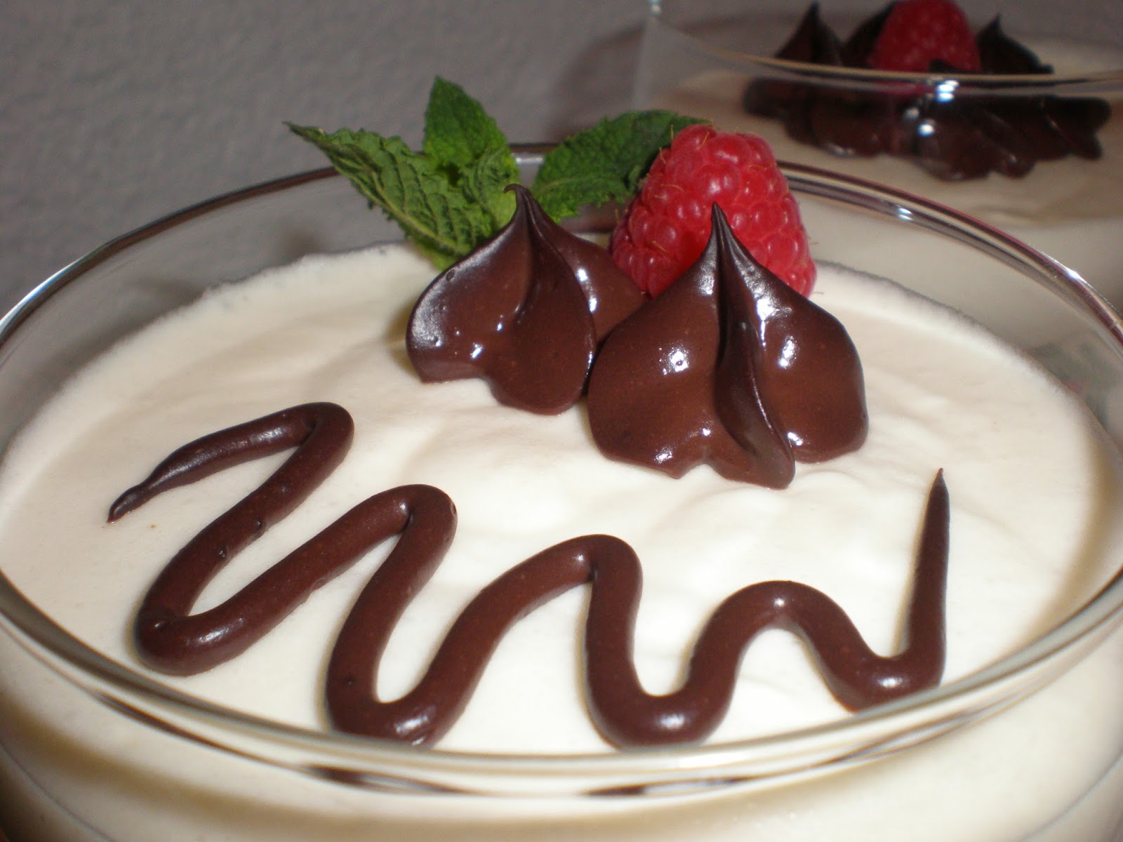 Mousse de chocolate blanco al Amaretto ~ Genzo en Masterchef