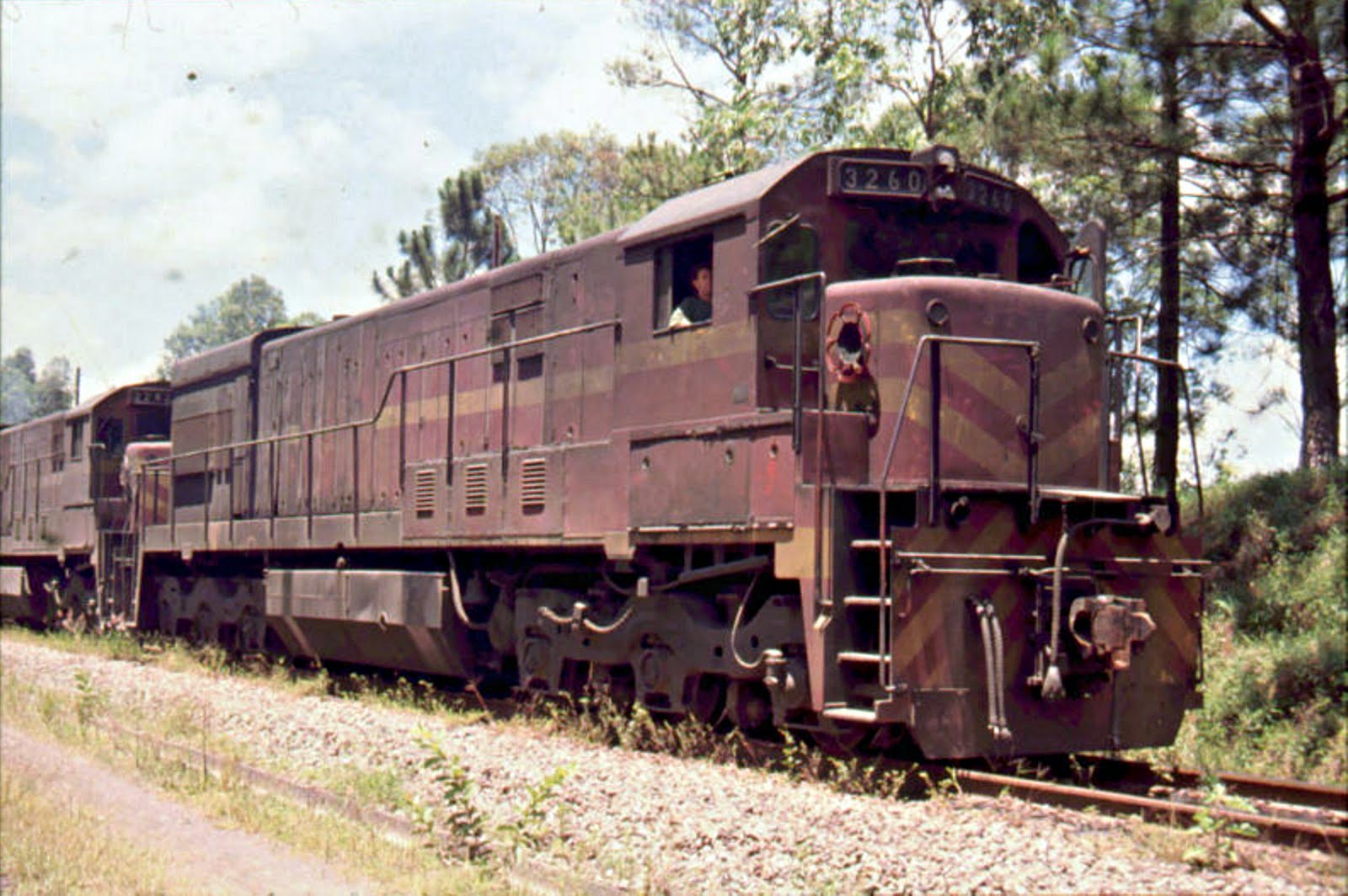 Veículos em Geral: GE U23C 3260 RFFSA