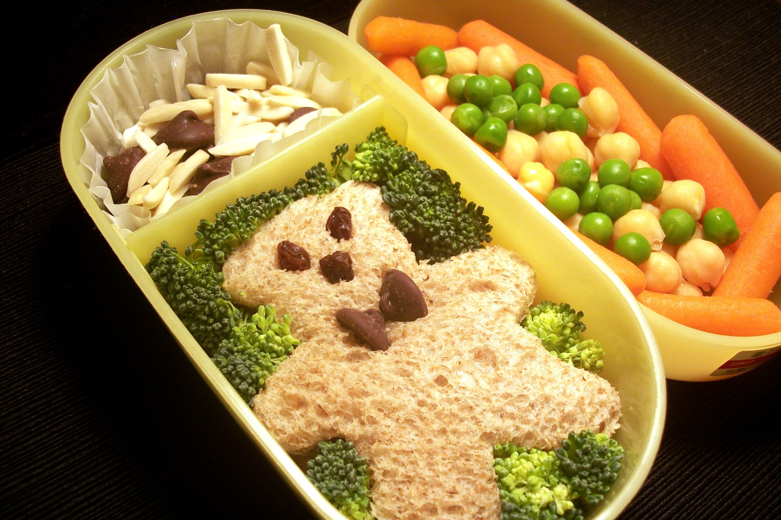 Sexy Vegan Mama: Oh, Boy - Obento! Bow Tie Bear Bento