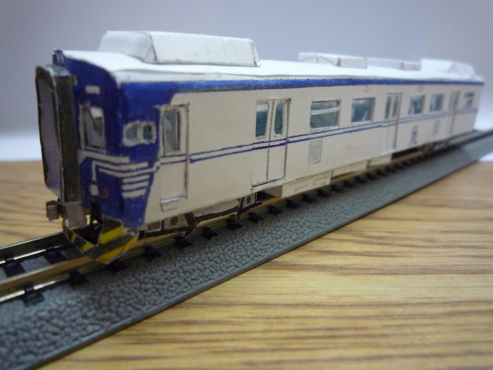 ~~~龍~~~的紙模型部落格(Paper Models Stop): 台鐵EMU500型通勤電聯車 (Taiwan Railway ...