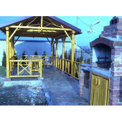 Mobilier Gradina Rustic: Foișor rustic cu grătar de grădină