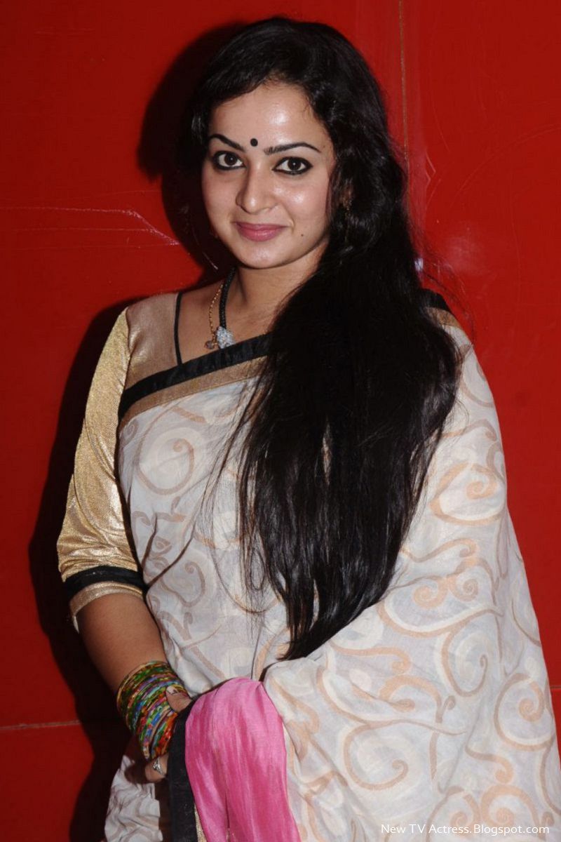 Anusha in Stunning Look | Saree Photos
