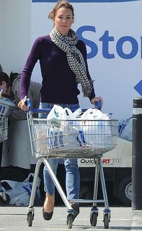 La Moda Oggi: Le foto di Kate Middleton che va a fare la spesa