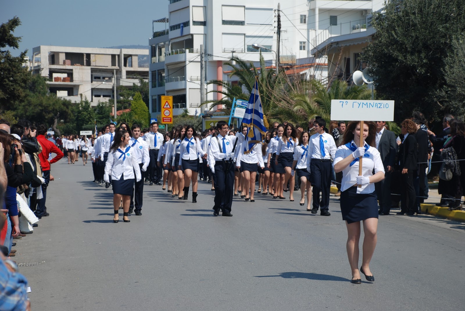 ΤΟ ΣΚΟΝΑΚΙ: ΠΑΡΕΛΑΣΗ 25ης ΜΑΡΤΙΟΥ