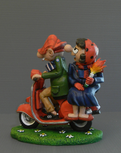 Orme Magiche: Cake topper: action figure fumetti tifosi in vespa.