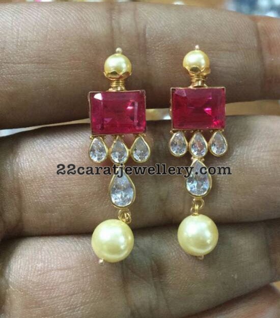 18 Carat Gold Simple Earrings - Jewellery Designs