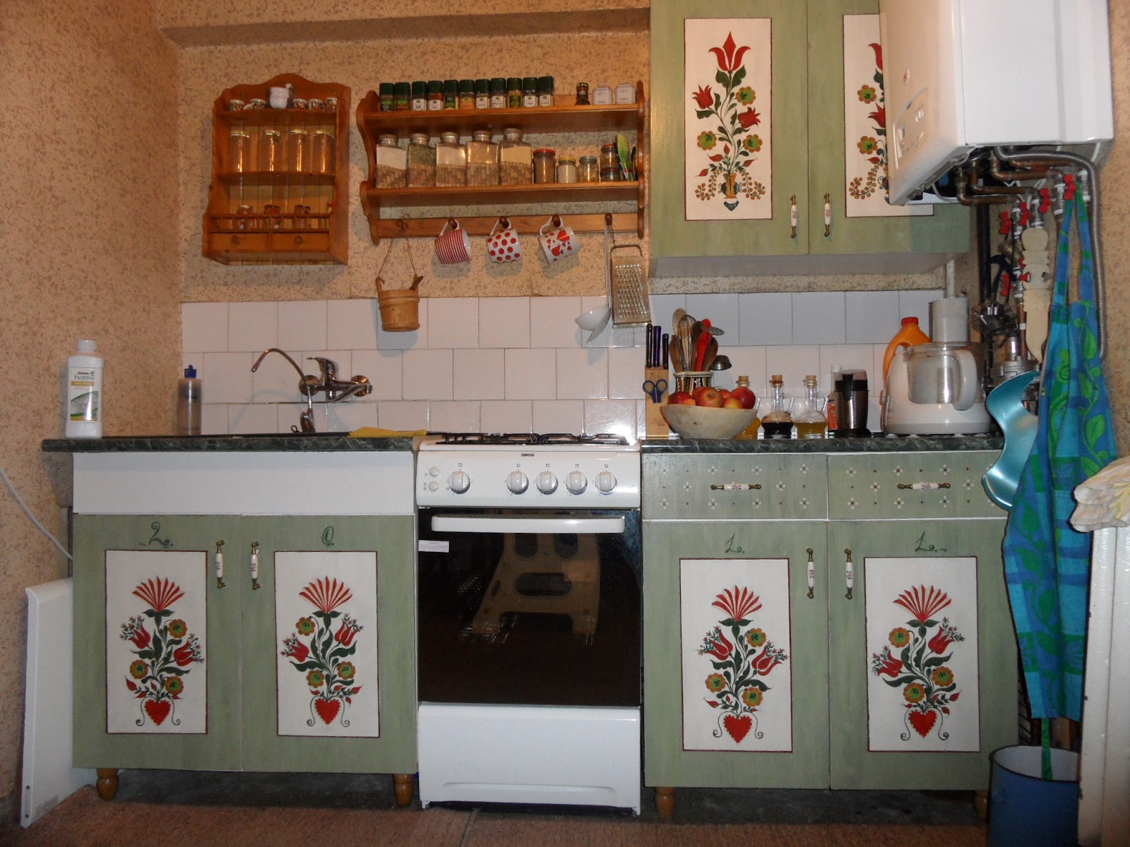 Picturi: mobilier pictat manual