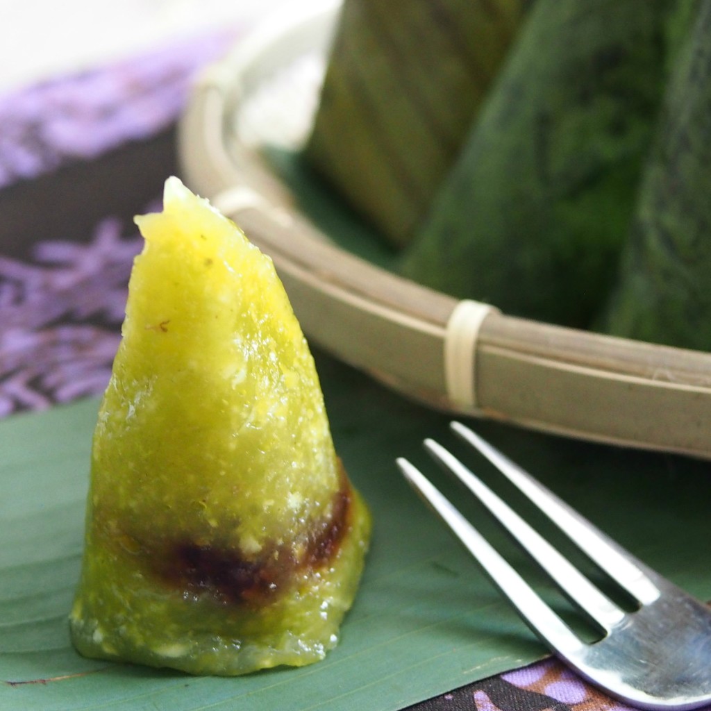 Abok-Abok Sago (Steamed Sago Cake) - BAKE WITH PAWS