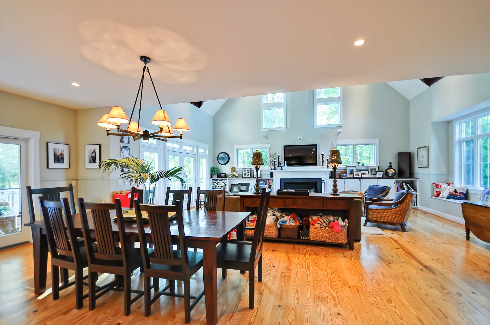 SMB Real Estate photography. . . and more: A HOUSE WITH ANGLES