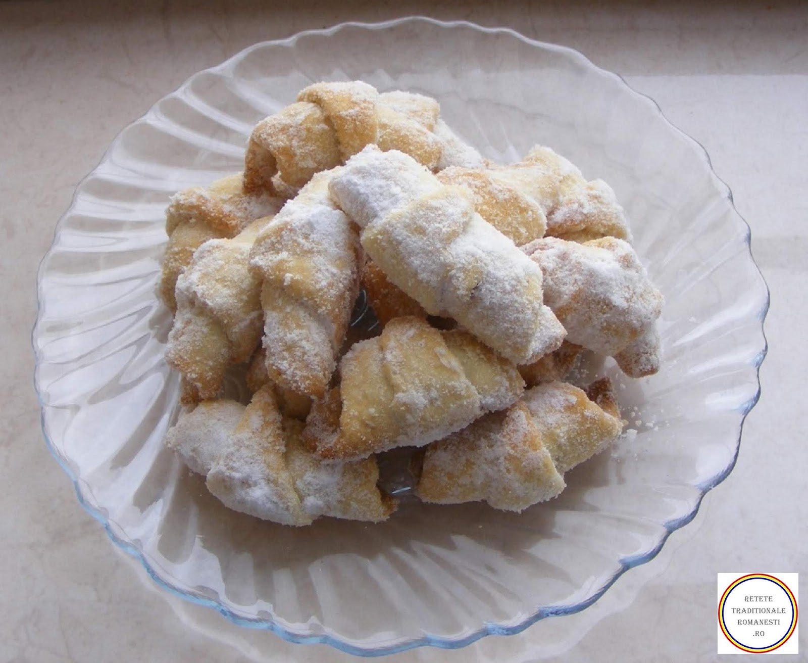Cornulete cu nuca si rahat reteta | Retetetraditionaleromanesti.ro