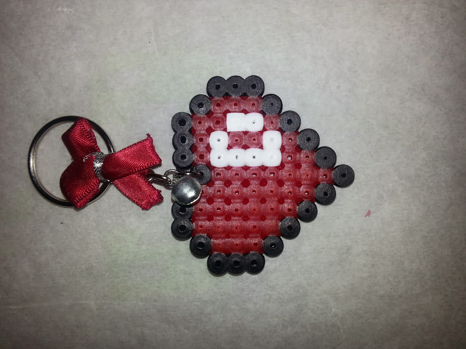 El rinconcito de Marixu: llavero hama beads corazon con inicial 3€