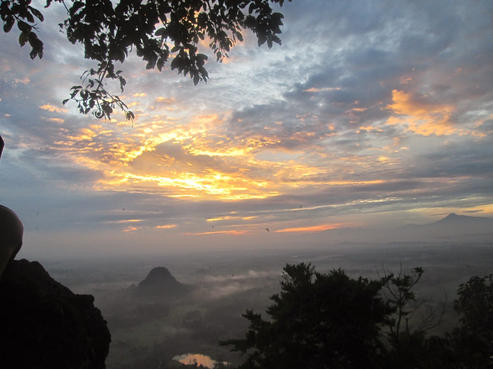 Sunrise Di Gunung Munara | Jejak Tak BerUjung
