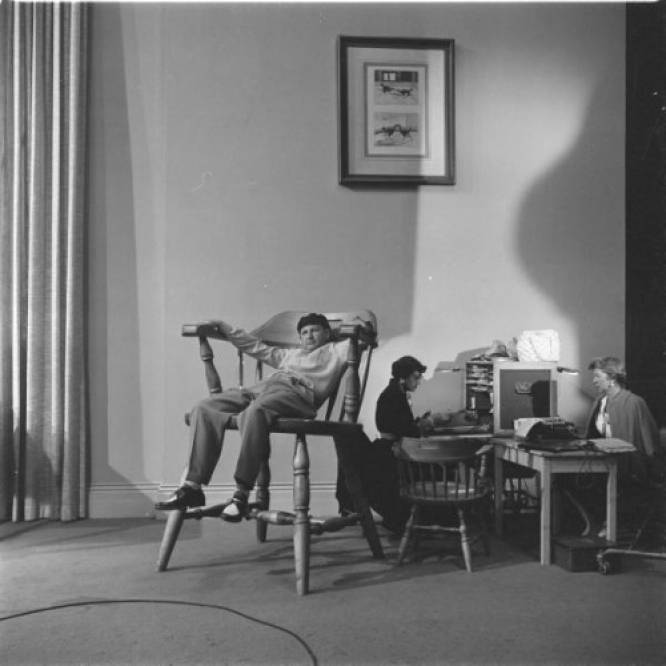 Rare and Funny Publicity Photos From the Science Fiction Film "The ...