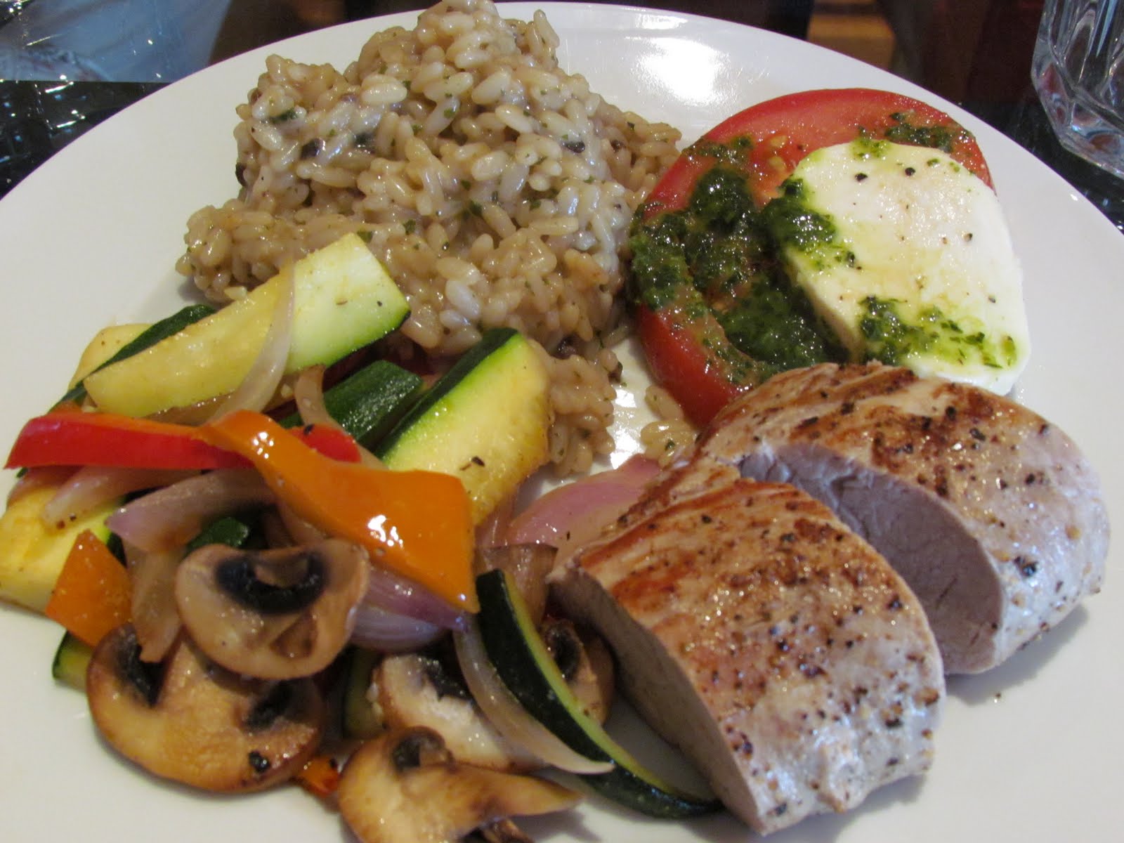 Cathrines matblogg: Helstekt svin indrefilet med bakte grønnsaker og ...