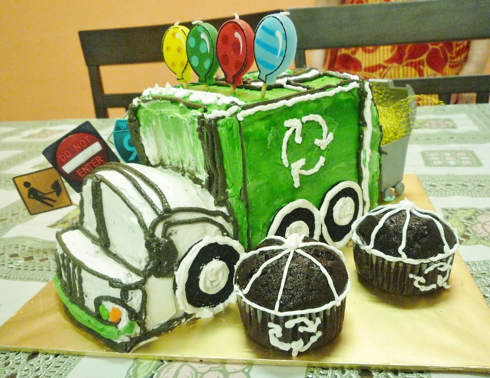 Ween Bakes!: Recycle Truck / Garbage Truck Birthday Cake