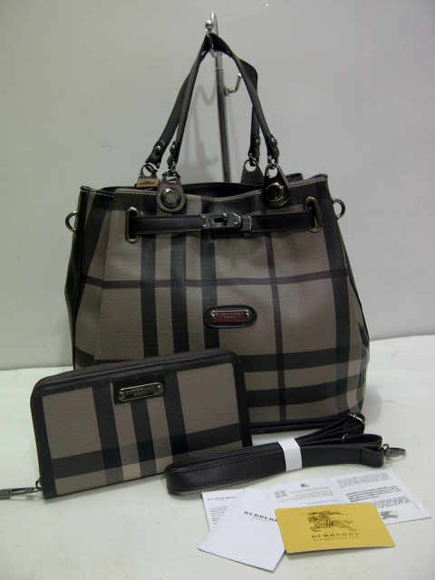 Tas Wanita: Tas Burberry Set Dompet 003