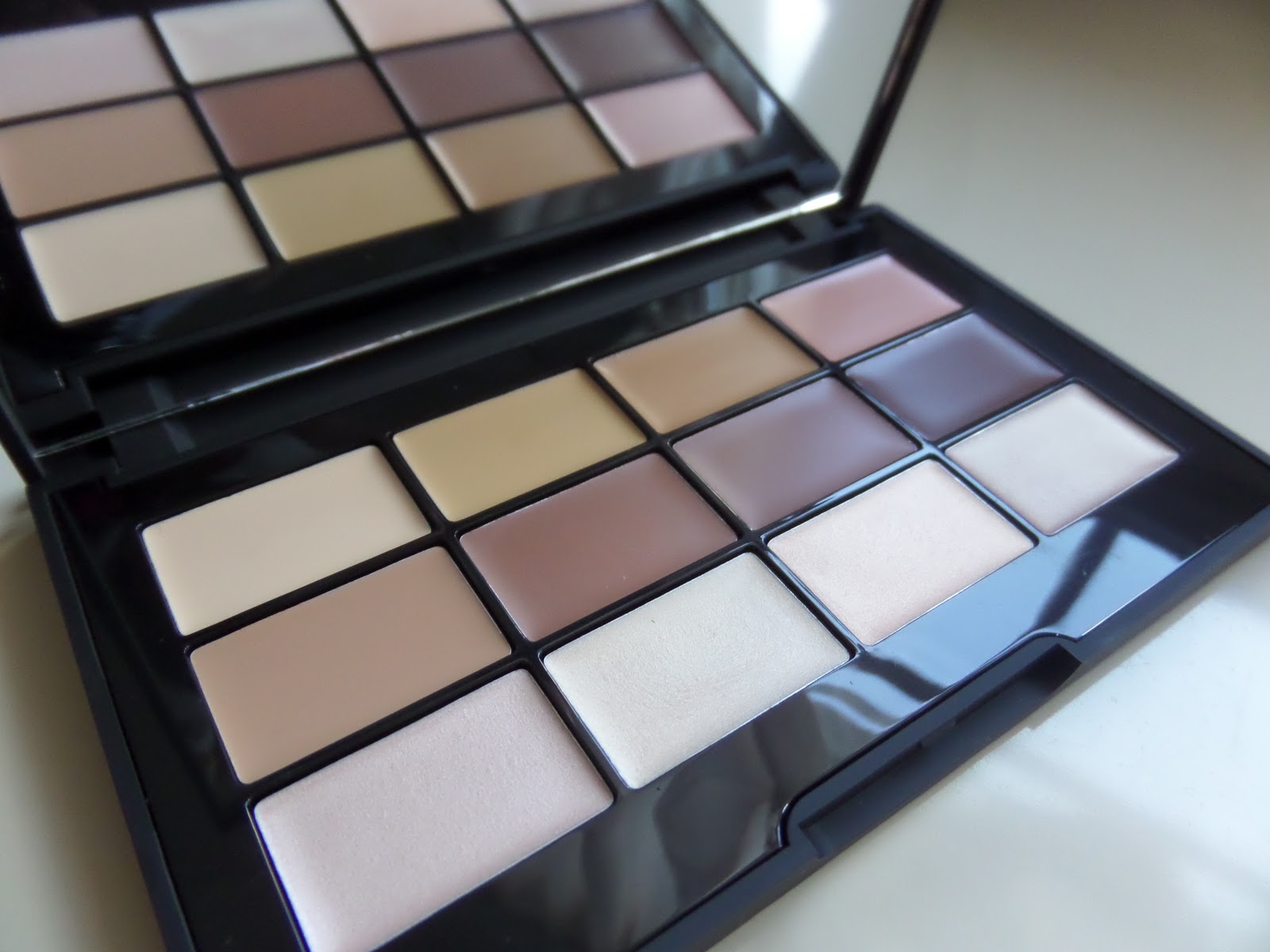 Lorac Pro Conceal/ Contour Palette review and swatches