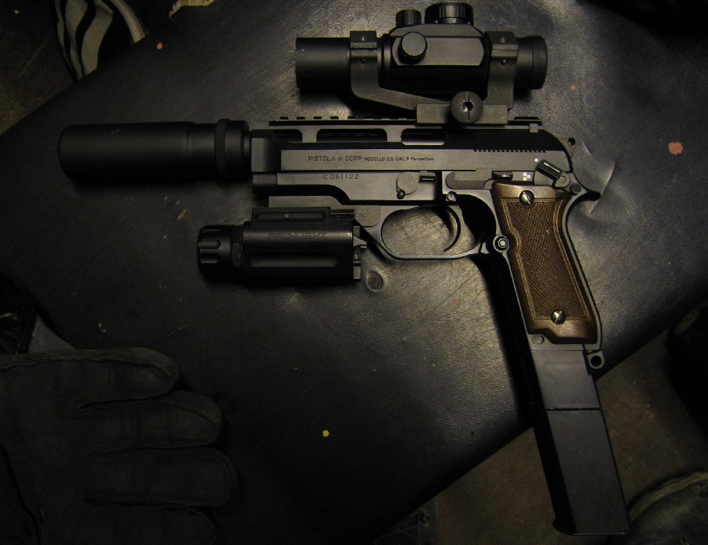 Guns & Weapons: Barreta 93R