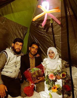 Young Syrian couple marry inside refugee camp in Idomeni, Greece (photos)