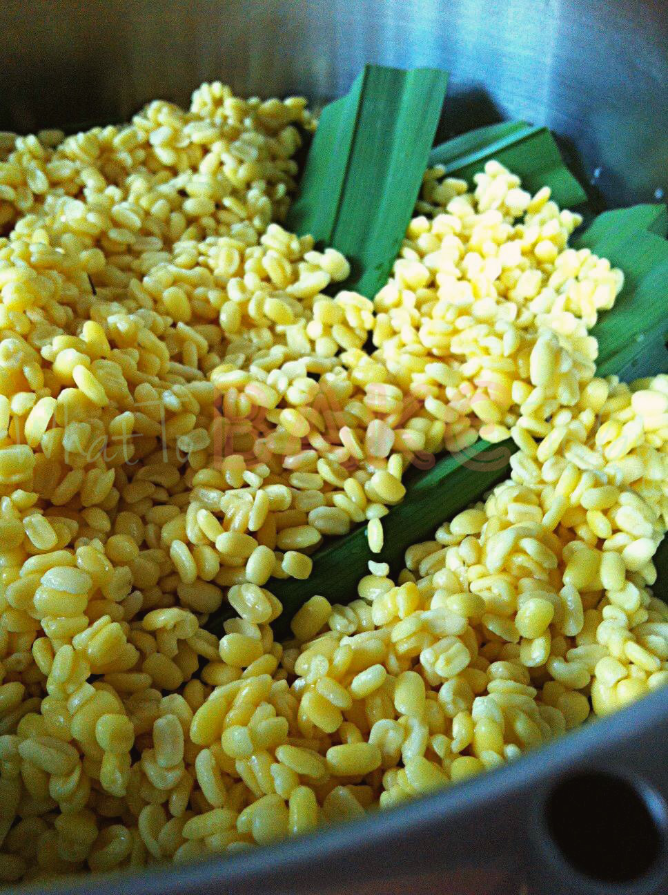 What To Bake Today: Singapore-style Tau Suan 豆爽 (Mung Bean Dessert)