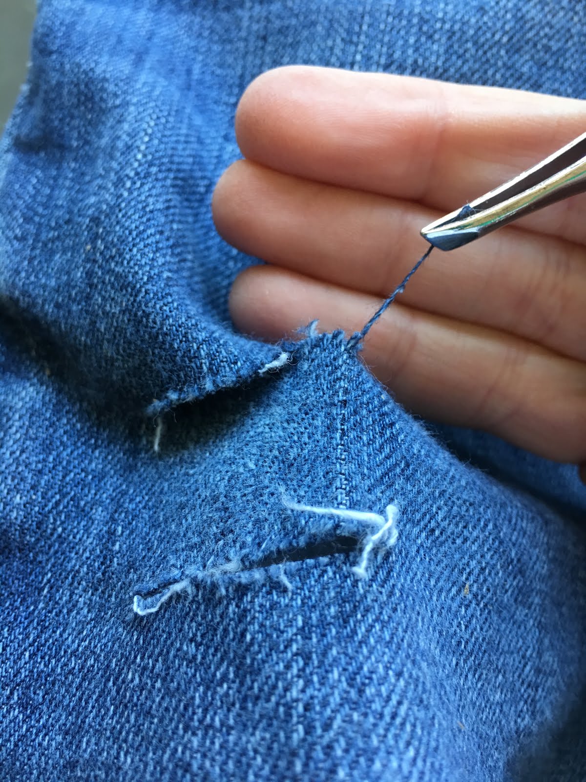 Magnolia Mamas : Fashion Fix: DIY Distressed Denim Shorts